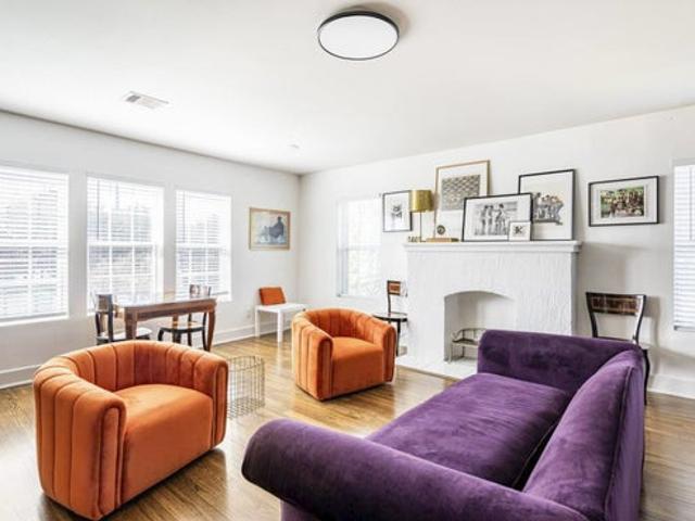 Light Luxury Apartment. CENTRAL LOCATION. Spaciou