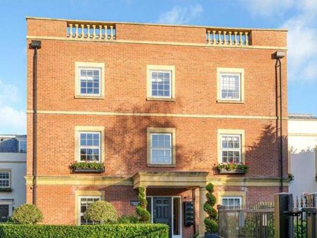 Lightoller House, Bolingbroke Close, 3 Bedroom Flat