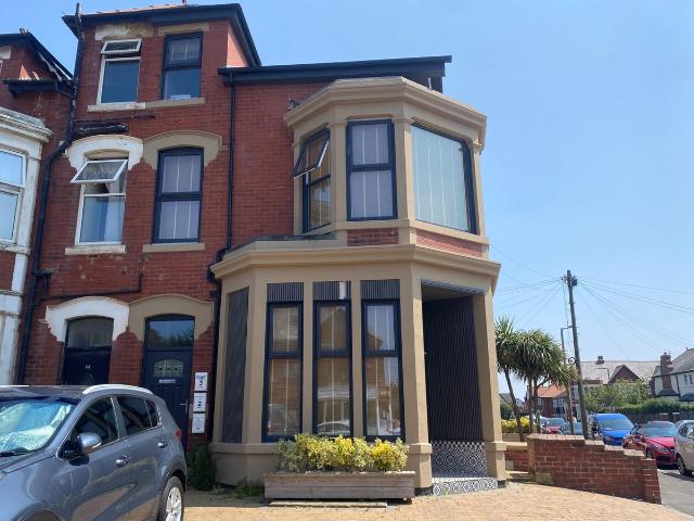 Lightburne Avenue, Lytham St. Annes FY8, 1 bed flat to rent, £725 pcm | PrimeLocation