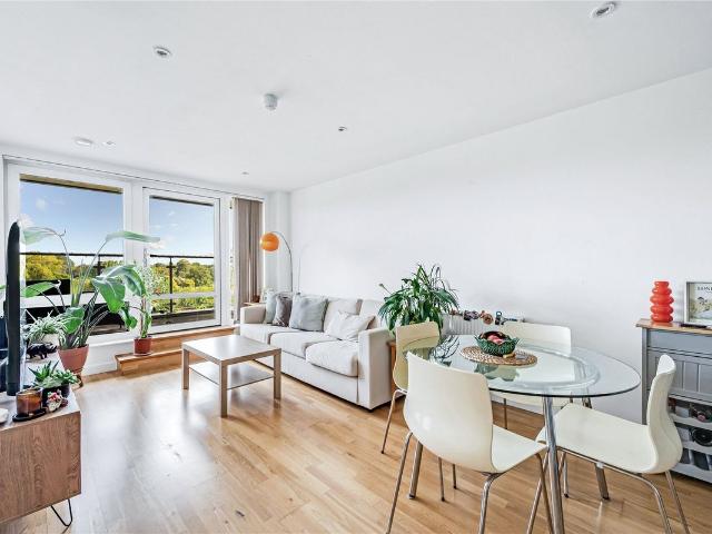 Lighterage Court, High Street, Brentford, Middlesex TW8, 1 bed flat to rent, £2,200 pcm | PrimeLocation