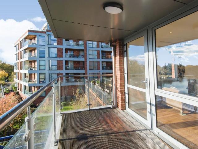 Lighterage Court, High Street. 2 bed flat to rent £2,350 pcm £542 pw