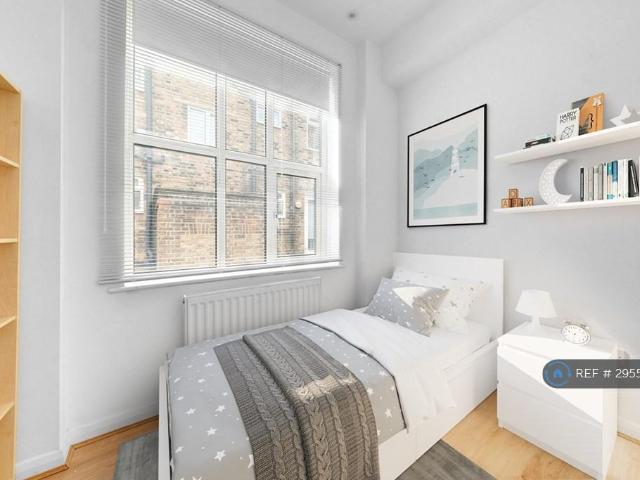 Lighthouse Apartments, London, E1 2 bed flat to rent £1,950 pcm £450 pw