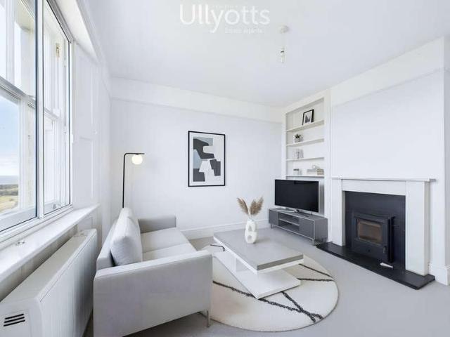Lighthouse Cottage, Lighthouse Road, YO15