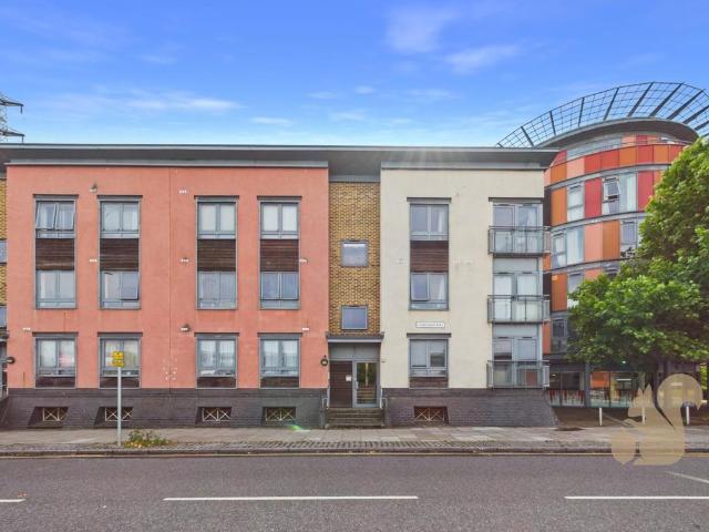 Lightship Way, Colchester CO2, 2 bed flat to rent, £1,300 pcm | PrimeLocation