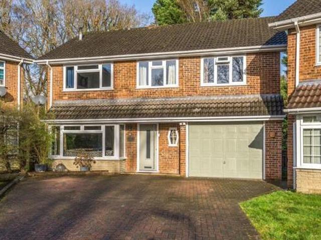 Lightwater, Surrey, 5 Bedroom Detached