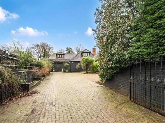 Lightwater, Surrey, 5 Bedroom Detached