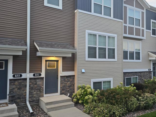 Like New 3+ Bedroom Townhouse Avail 9/1!
