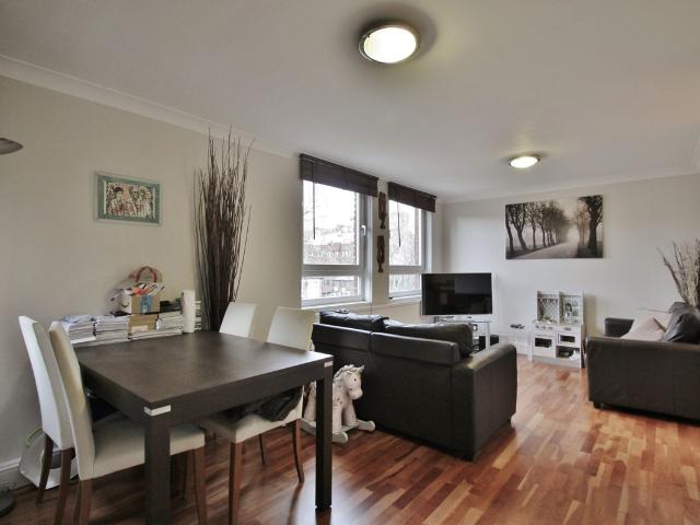 Lily Close, St Paul's Court, Hammersmith W14, 1 bed flat to rent, £2,150 pcm | PrimeLocation