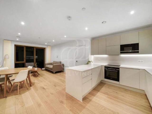 Lily House, Capital Interchange Way. 2 bed flat to rent £2,700 pcm £623 pw