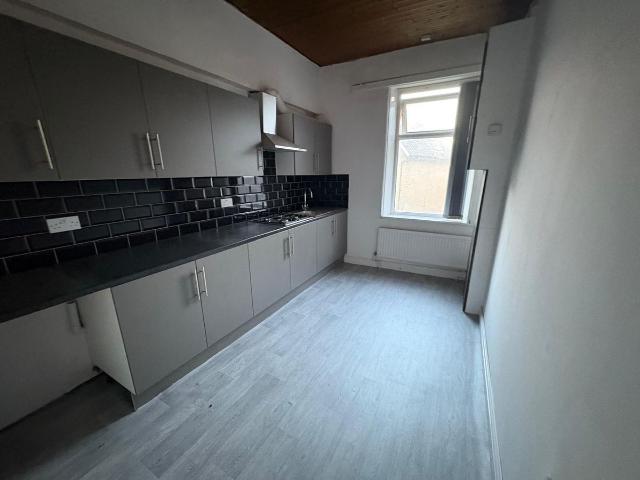Lilycroft Road, Bradford BD9, 2 bed flat to rent, £600 pcm | PrimeLocation