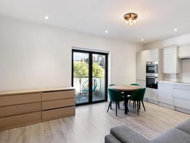 Lily's Dry Cleaners, Kingston Road, London, SW19 3BH, United Kingdom | 1 bed apartment for rent #168089762 | Rentberry