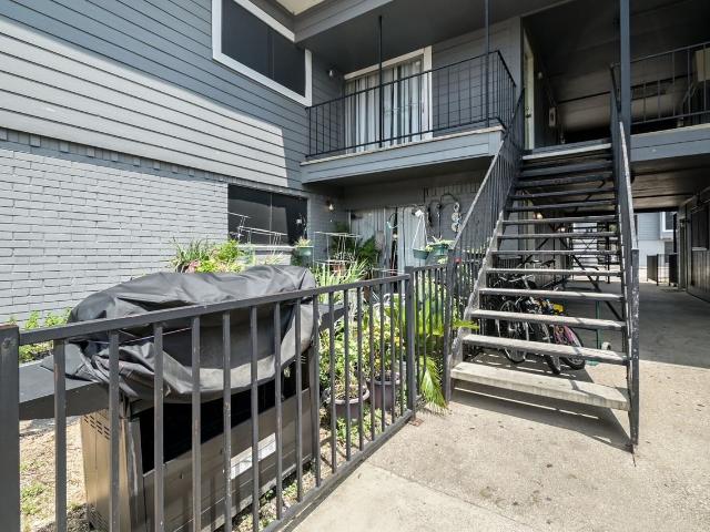 Lila Apartments 2 Bedroom Apartment for Rent at 3711 Dilido Rd, Dallas, TX 75228