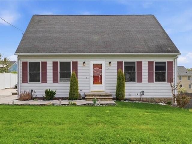 Lilac Ave, Woonsocket, Home For Sale