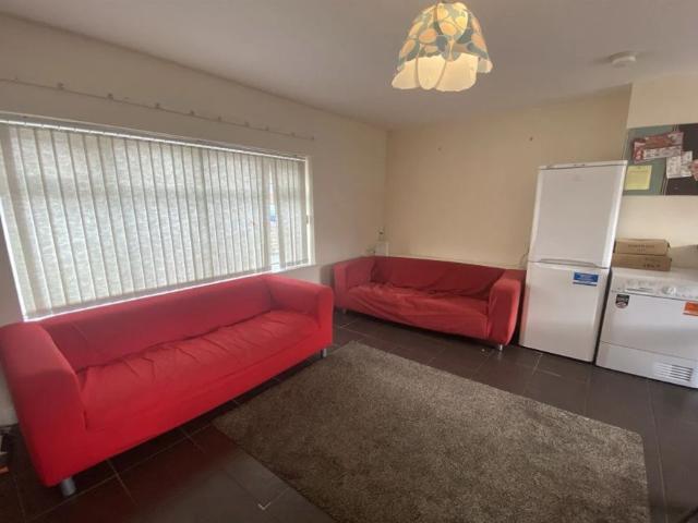 Lilac Grove Room 1, Beeston, NG9 1PE