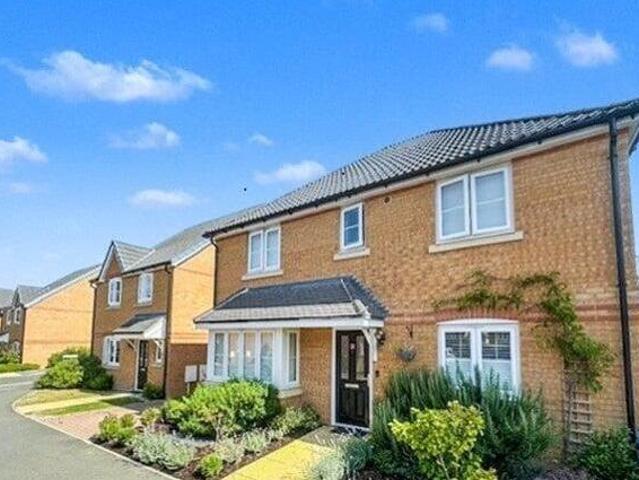 Lilburn Avenue, Royston, 4 Bedroom Detached