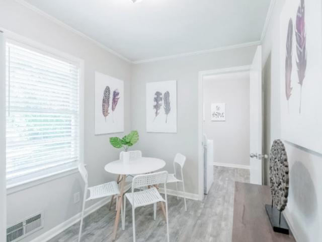 Liliburn Home, a 5 minute walk to bus 30