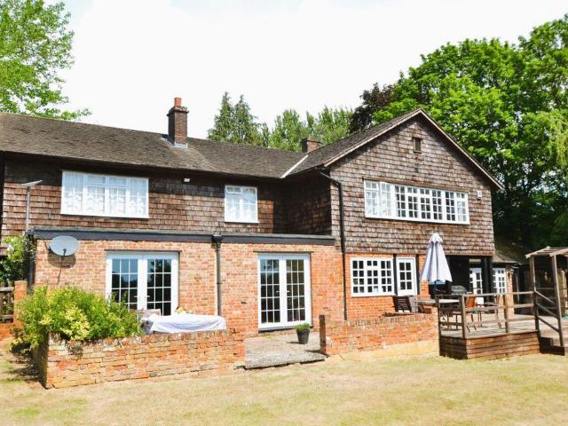 Lilley, Nr Hitchin, Hertfordshire 5 bed detached house to rent £2,950 pcm £681 pw