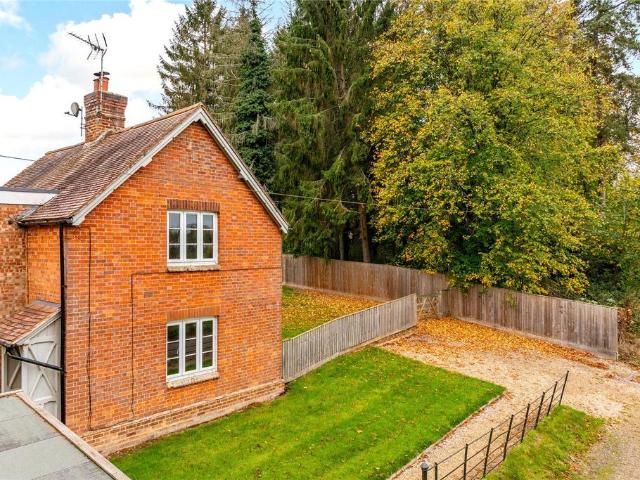 Lillingstone Dayrell, Buckingham. 3 bed detached house to rent £1,900 pcm £438 pw