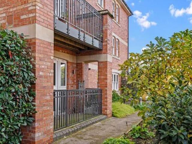 Lillington Avenue, Walton Court, Leamington Spa, 2 Bedroom Retirement