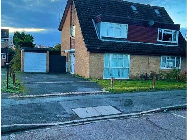 Lillibrooke Crescent, Maidenhead SL6, 3 bed semi detached house to rent, £2,000 pcm | PrimeLocation