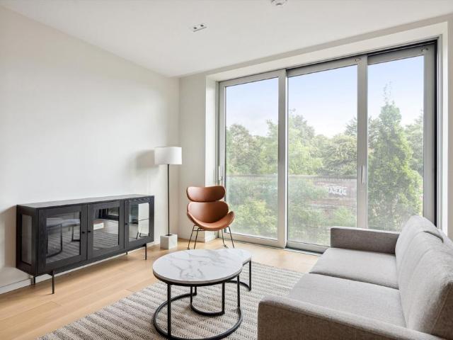 Lillie Square, Earls Court, London, SW6 2 bed flat to rent £4,550 pcm £1,050 pw