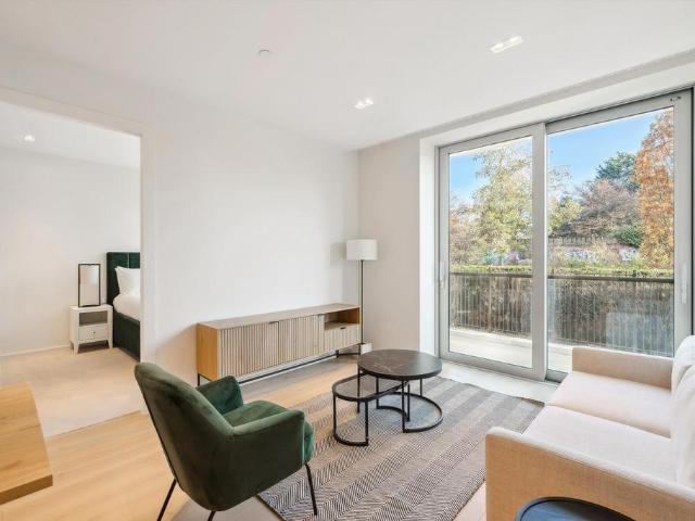 Lillie Square, London, SW6 1 bed flat to rent £3,185 pcm £735 pw