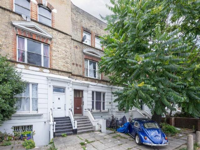 Lillie Road, Fulham SW6 2 bed flat to rent £2,500 pcm £577 pw