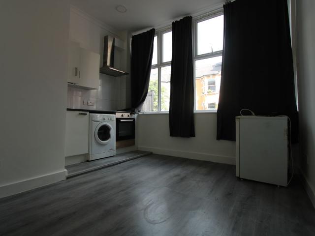 Lillie Road, London SW6, Studio to rent, £1,360 pcm | PrimeLocation