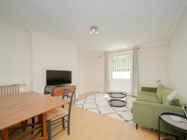 Lillie Road, London SW6 1 bed flat to rent £2,100 pcm £485 pw