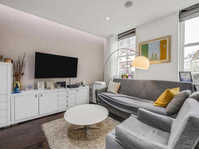 Lillie Road, London SW6 2 bed flat to rent £2,850 pcm £658 pw