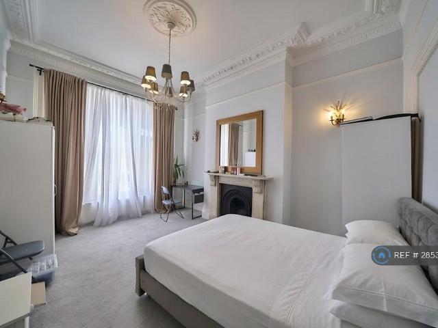 Lillie Road, London, SW6 3 bed flat to rent £3,850 pcm £888 pw