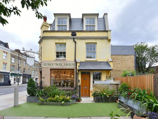 Lillie Road, Munster Village, London, SW6