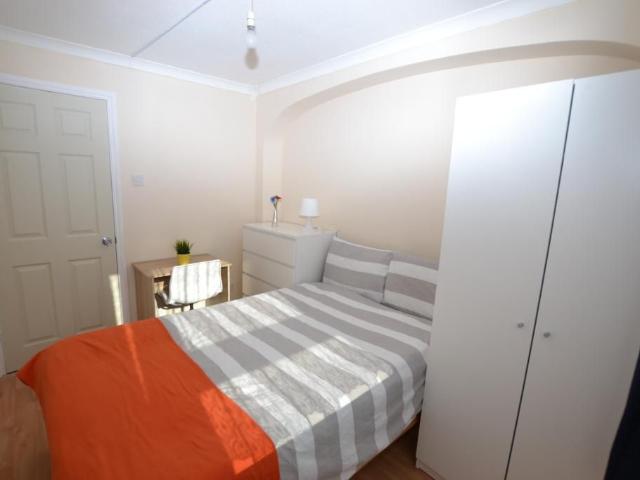 Lipton Road, London E1, Room to rent, £823 pcm | PrimeLocation