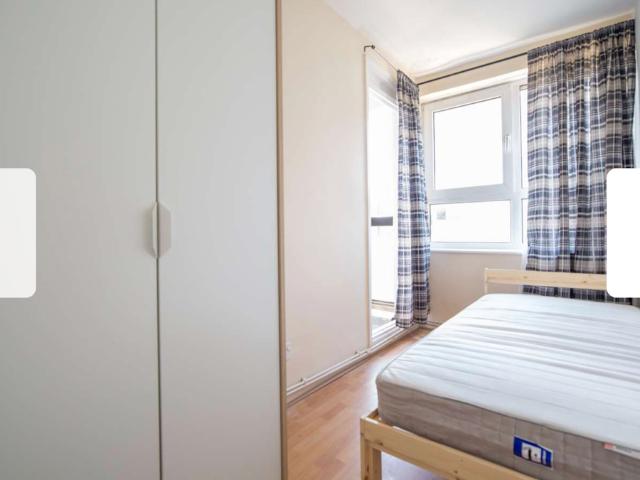 Liphook Close, Hornchurch, Greater London RM12, 5 bed town house to rent, £2,800 pcm | PrimeLocation