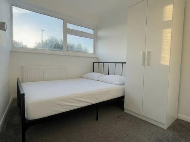 Liphook Close, Hornchurch RM12, 5 bed shared accommodation to rent, £850 pcm | PrimeLocation