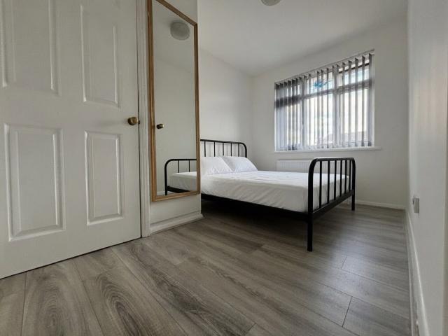 Liphook Close, Hornchurch RM12, Room to rent, £840 pcm | PrimeLocation