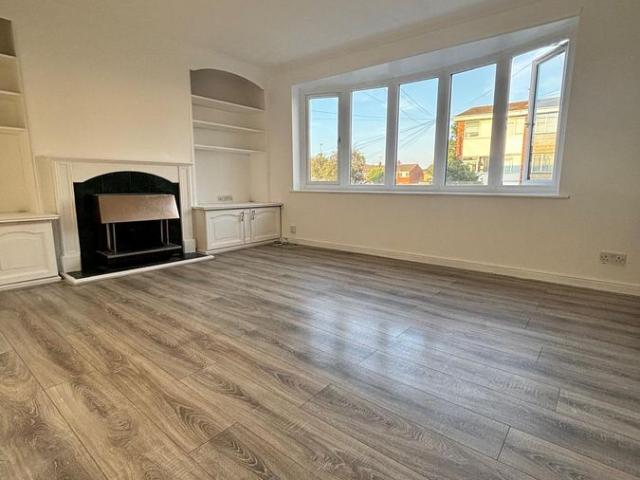 Liphook Close, Hornchurch RM12, Room to rent, £950 pcm | PrimeLocation