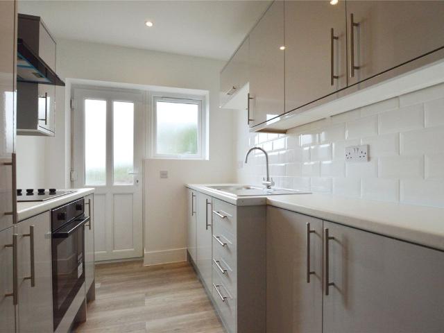 Liphook Road, Lindford, Bordon GU35, 2 bed flat to rent, £1,200 pcm | PrimeLocation