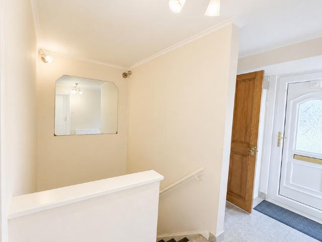 Lippits Hill, Langdon Hills SS16 3 bed maisonette to rent £1,700 pcm £392 pw