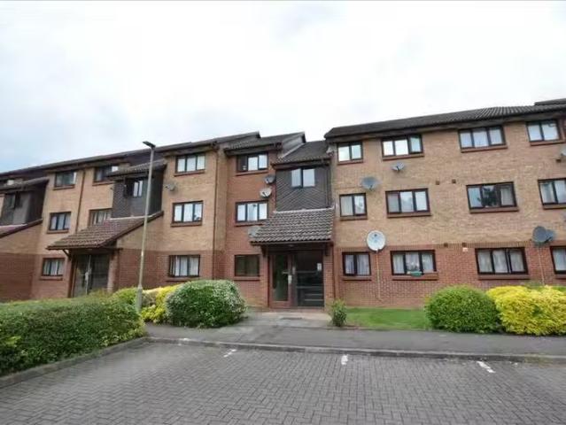 Lister Court, Pasteur Close, Colindale 1 bed apartment £1,30.