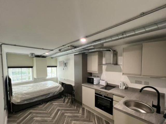 Lister Gate, City Centre, Studio Flat For