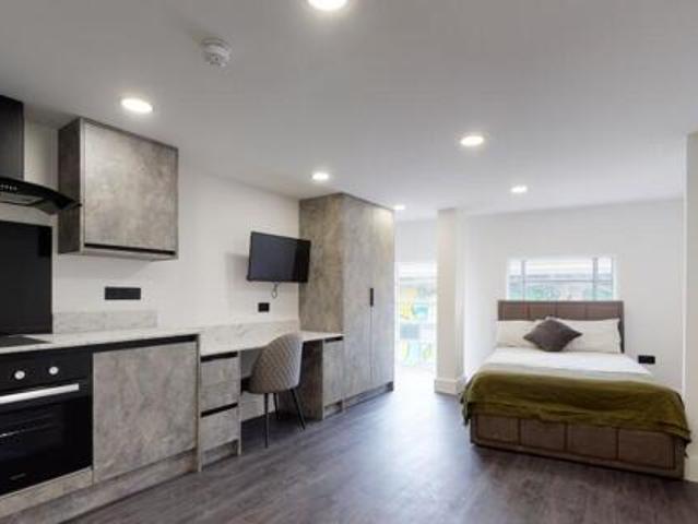 Lister Gate, City Centre, Studio Flat For
