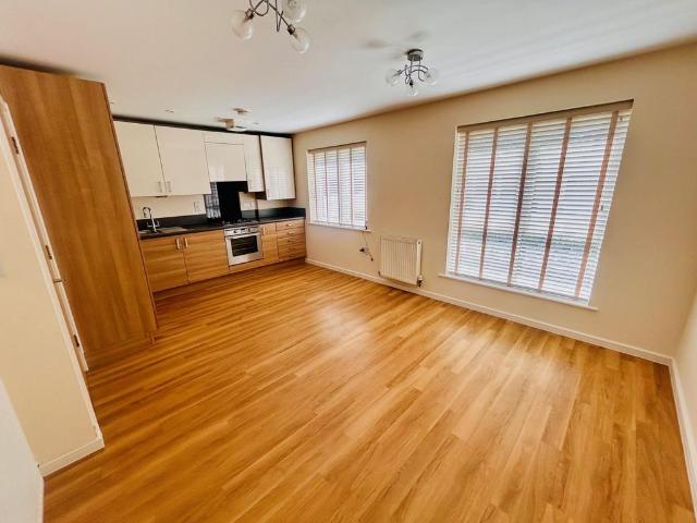 Lister Drive, Northfleet, DA11 2 bed ground floor flat to rent £1,325 pcm £306 pw