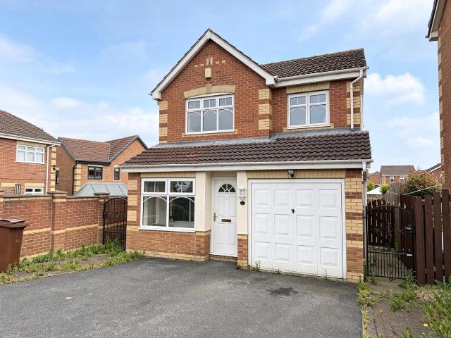 Lister Walk, Morley, Leeds LS27, 3 bed detached house to rent, £1,650 pcm | PrimeLocation