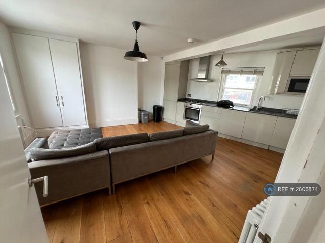 Listria Park, London, N16 4 bed maisonette to rent £4,600 pcm £1,062 pw