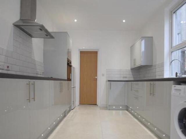 Lisvane Street, Cardiff, 5 Bedroom House