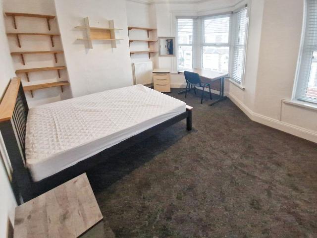 Lisvane Street, Cathays, Cardiff, CF24 4 bed terraced house to rent £2,300 pcm £531 pw