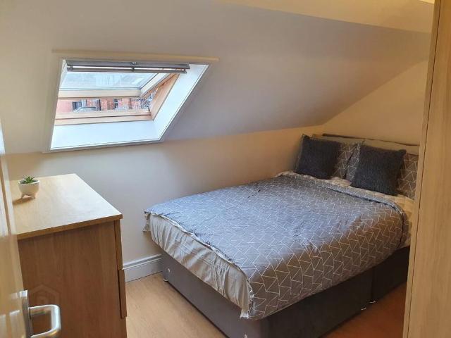 Lisburn Road, Loft Apt, Most Bills Included, Belfast, BT9 6BT