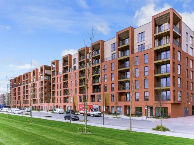 Lismore Boulevard, Colindale, London. 2 bed flat to rent £2,167 pcm £500 pw