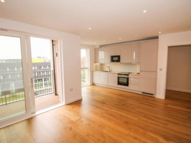 Lismore Boulevard, London, NW9 1 bed flat to rent £1,733 pcm £400 pw